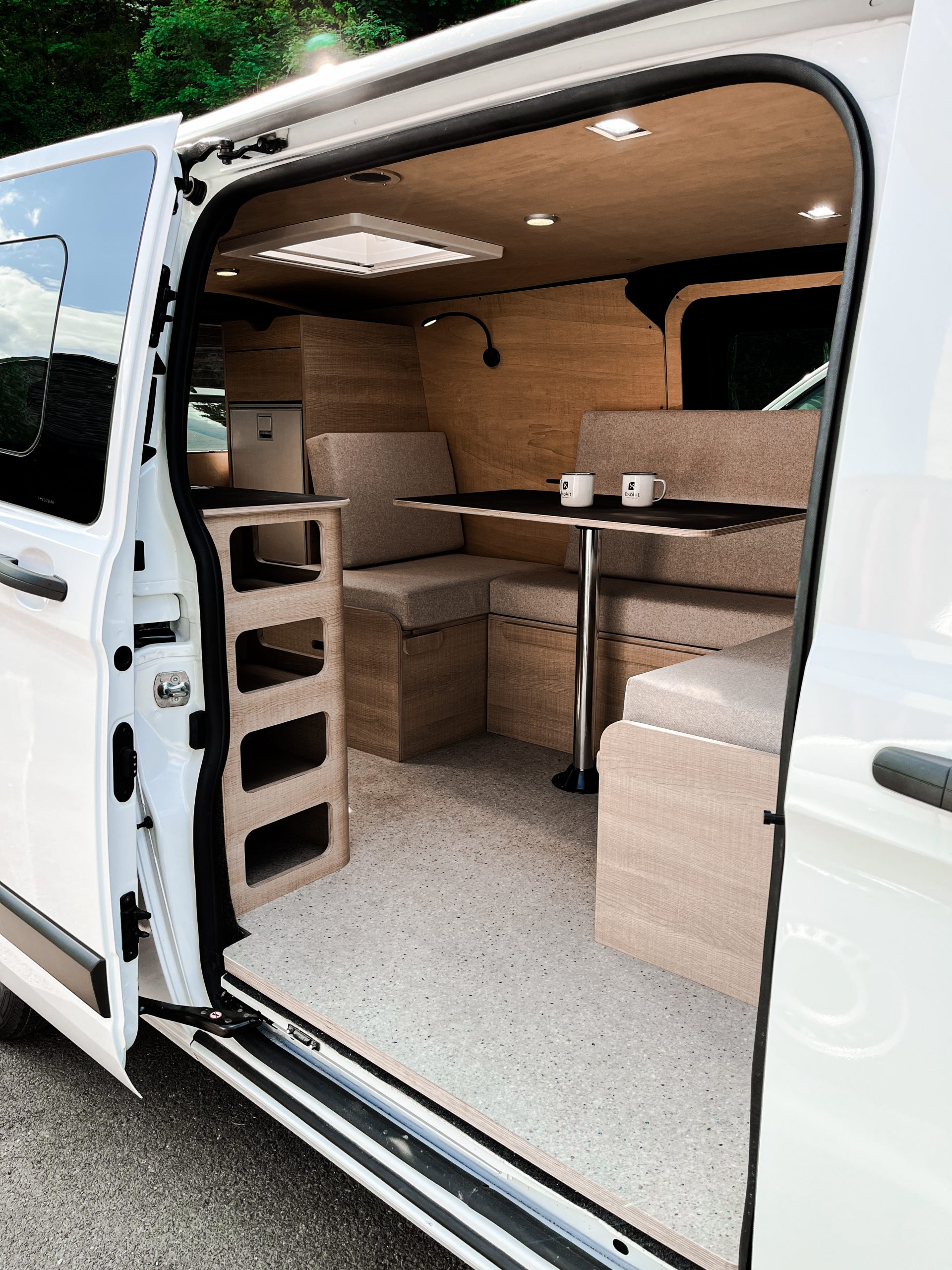 Meuble avec banquette en "U" avant pour Volkswagen T5 et T6 - Exokit